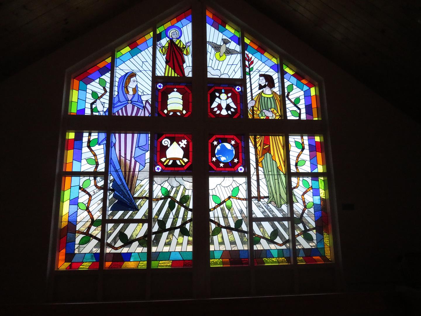 Viv Barrett with Methven’s Our Lady of the Snows new stain glass window ...