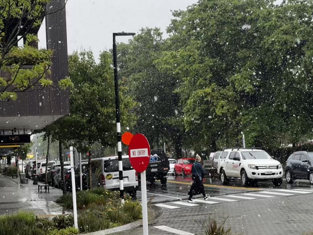 Wild weather, snow | ashburtoncourier.co.nz