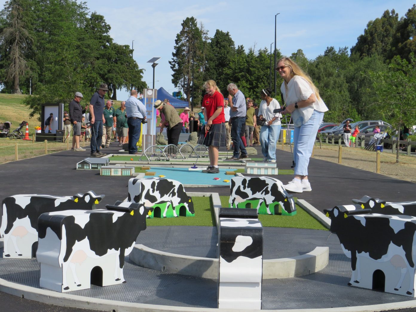 Mini MC draws in putters | ashburtoncourier.co.nz